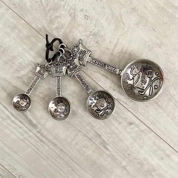 queen of the kitchen | Kitchen | Silver Measuring Spoons Queen Of The ...